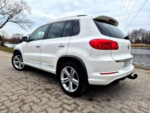 White Volkswagen Tiguan 2013 in Liepaja, with an engine capacity of 2.00 L and mileage of 256 thousand km for 9777 €, photo 9 on AUTOMOTO.COM.LV