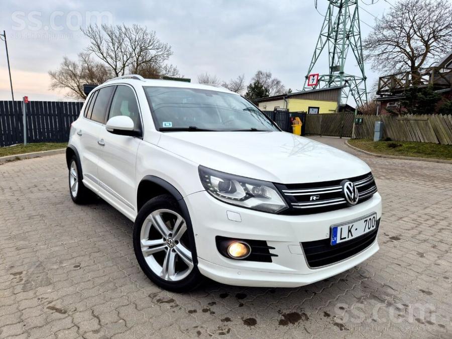 White Volkswagen Tiguan 2013 in Liepaja, with an engine capacity of 2.00 L and mileage of 256 thousand km for 9777 €, photo 10 on AUTOMOTO.COM.LV