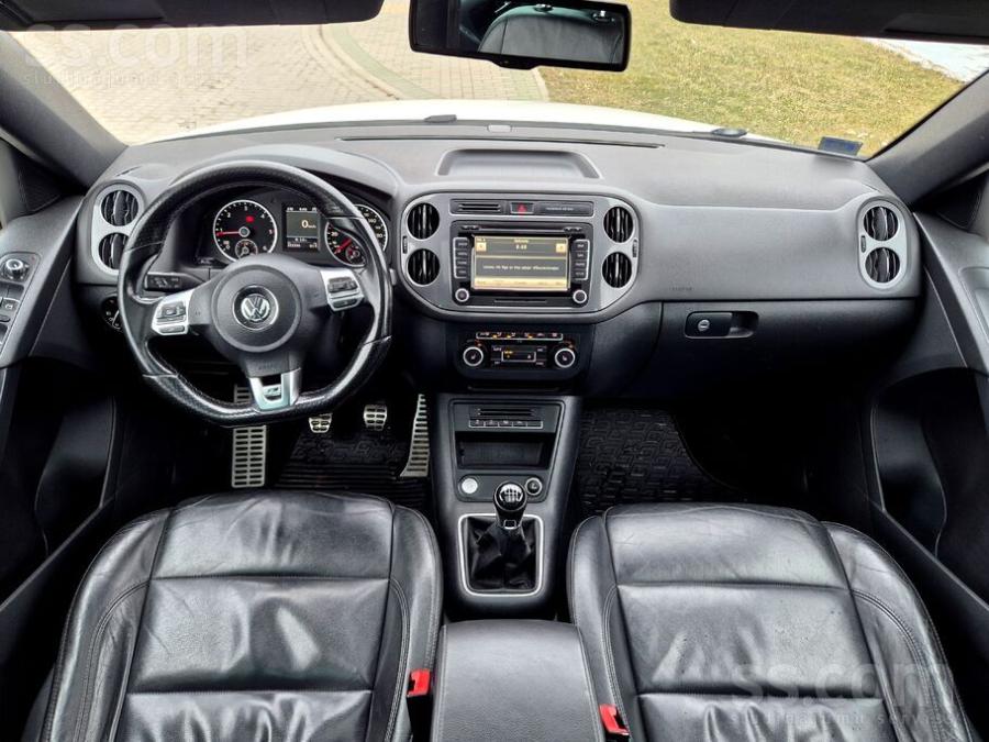 White Volkswagen Tiguan 2013 in Liepaja, with an engine capacity of 2.00 L and mileage of 256 thousand km for 9777 €, photo 12 on AUTOMOTO.COM.LV
