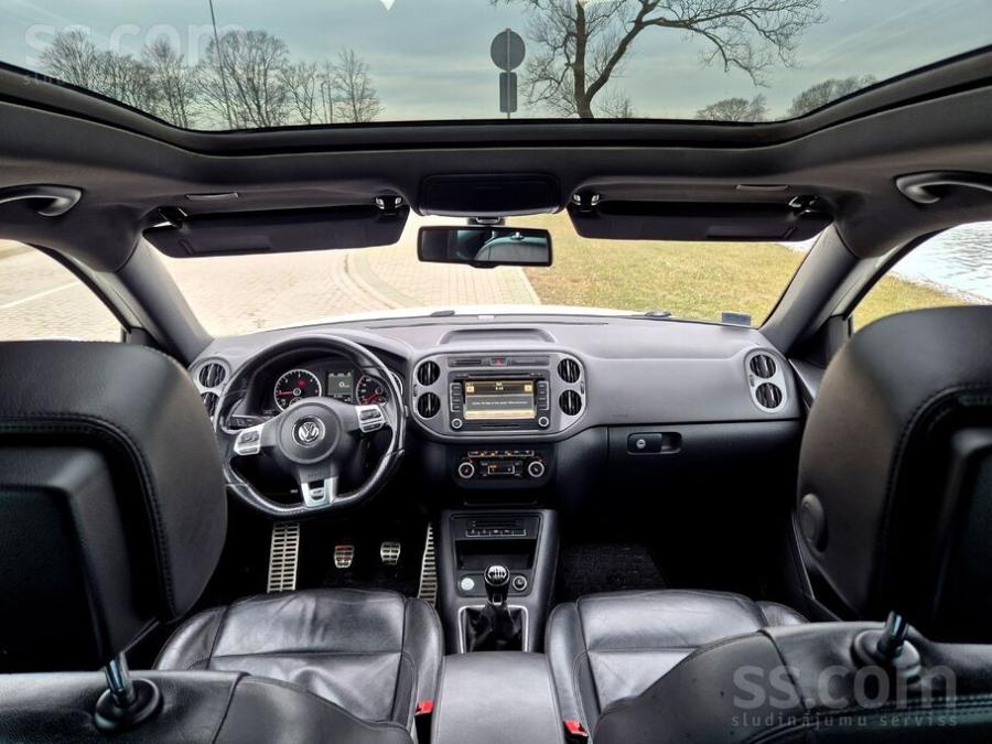 White Volkswagen Tiguan 2013 in Liepaja, with an engine capacity of 2.00 L and mileage of 256 thousand km for 9777 €, photo 13 on AUTOMOTO.COM.LV