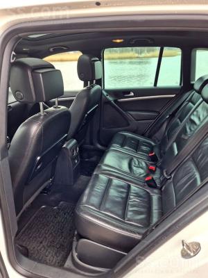 White Volkswagen Tiguan 2013 in Liepaja, with an engine capacity of 2.00 L and mileage of 256 thousand km for 9777 €, photo 14 on AUTOMOTO.COM.LV