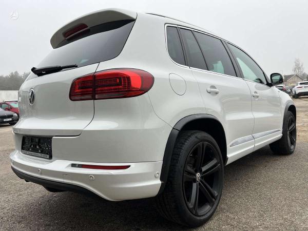 White Volkswagen Tiguan 2014 in Utena, with an engine capacity of 2.00 L and mileage of 246 thousand km for 11800 €, photo 3 on AUTOMOTO.COM.LV