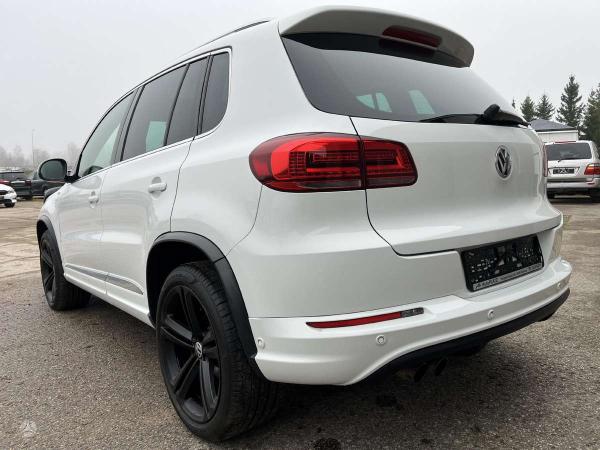 White Volkswagen Tiguan 2014 in Utena, with an engine capacity of 2.00 L and mileage of 246 thousand km for 11800 €, photo 4 on AUTOMOTO.COM.LV