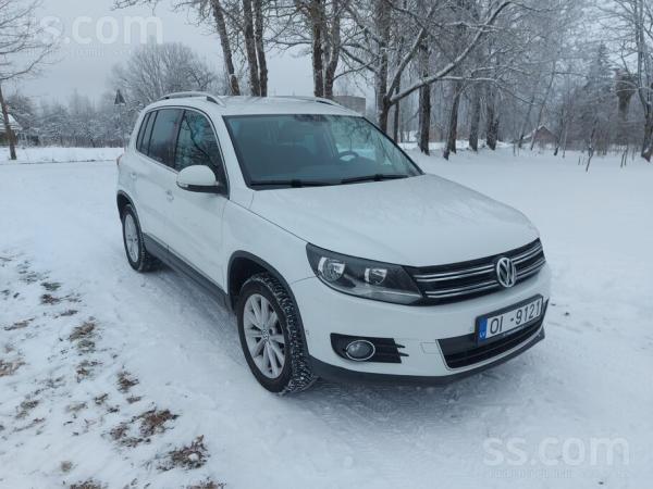 White Volkswagen Tiguan 2014 in Daugavpils, with an engine capacity of 2.00 L and mileage of 175 thousand km for 8950 €, photo 2 on AUTOMOTO.COM.LV