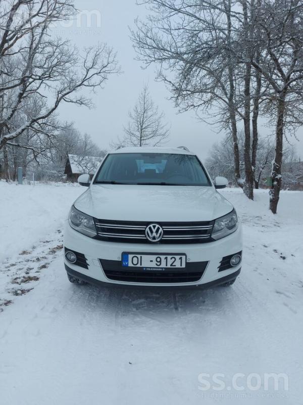 White Volkswagen Tiguan 2014 in Daugavpils, with an engine capacity of 2.00 L and mileage of 175 thousand km for 8950 €, photo 3 on AUTOMOTO.COM.LV