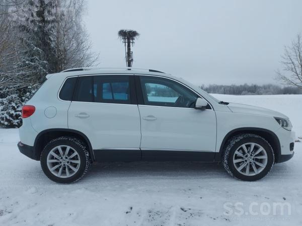 White Volkswagen Tiguan 2014 in Daugavpils, with an engine capacity of 2.00 L and mileage of 175 thousand km for 8950 €, photo 5 on AUTOMOTO.COM.LV