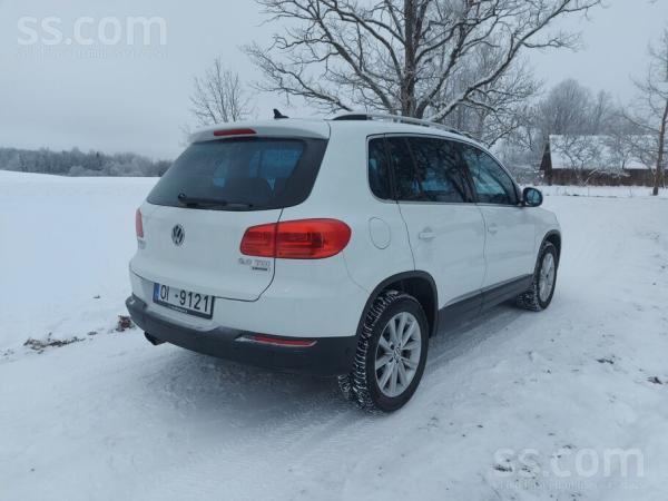 White Volkswagen Tiguan 2014 in Daugavpils, with an engine capacity of 2.00 L and mileage of 175 thousand km for 8950 €, photo 6 on AUTOMOTO.COM.LV