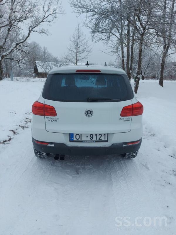 White Volkswagen Tiguan 2014 in Daugavpils, with an engine capacity of 2.00 L and mileage of 175 thousand km for 8950 €, photo 8 on AUTOMOTO.COM.LV