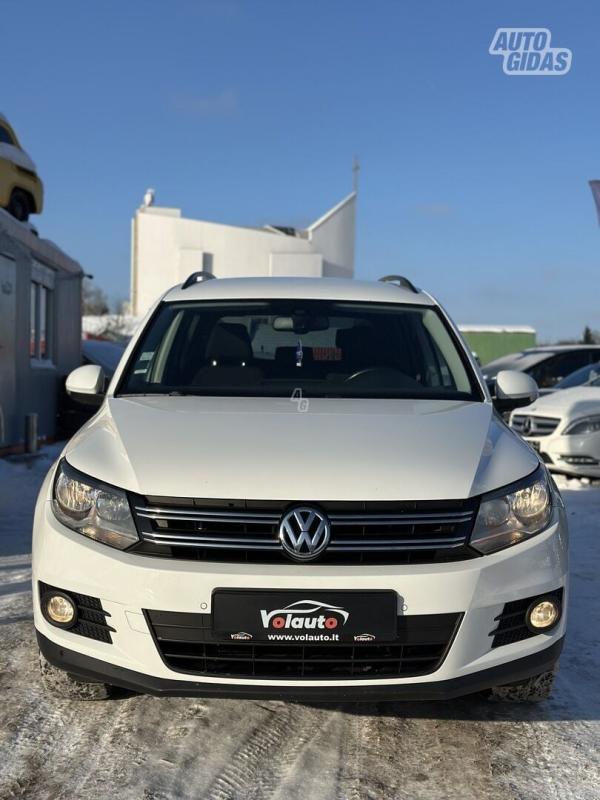 White Volkswagen Tiguan 2014 in Pabrade, with an engine capacity of 2.00 L and mileage of 275 thousand km for 7999 €, photo 2 on AUTOMOTO.COM.LV