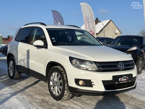 White Volkswagen Tiguan 2014 in Pabrade, with an engine capacity of 2.00 L and mileage of 275 thousand km for 7999 €, photo 3 on AUTOMOTO.COM.LV