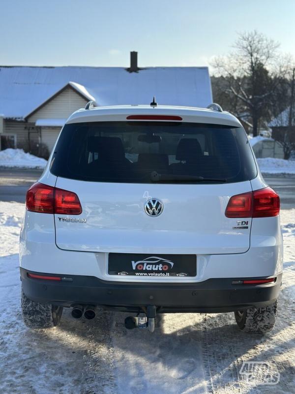 White Volkswagen Tiguan 2014 in Pabrade, with an engine capacity of 2.00 L and mileage of 275 thousand km for 7999 €, photo 5 on AUTOMOTO.COM.LV