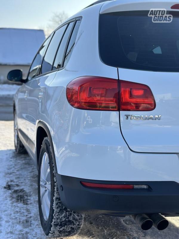 White Volkswagen Tiguan 2014 in Pabrade, with an engine capacity of 2.00 L and mileage of 275 thousand km for 7999 €, photo 6 on AUTOMOTO.COM.LV