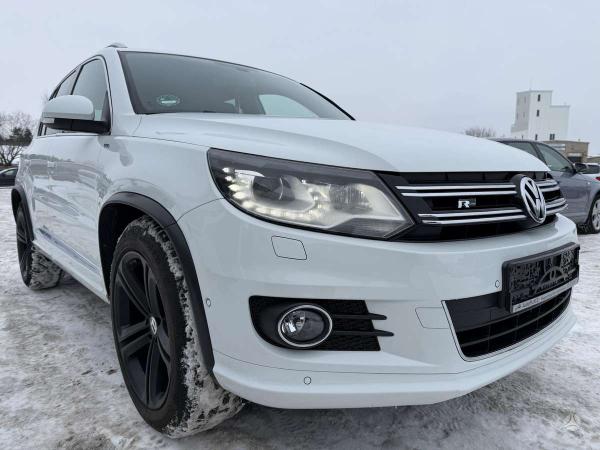 White Volkswagen Tiguan 2014 in Utena, with an engine capacity of 2.00 L and mileage of 250 thousand km for 10750 €, photo 1 on AUTOMOTO.COM.LV