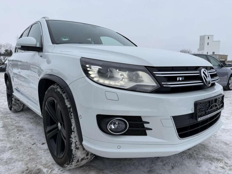 White Volkswagen Tiguan 2014 in Utena, with an engine capacity of 2.00 L and mileage of 250 thousand km for 10750 €, photo 1 on AUTOMOTO.COM.LV