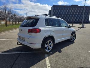 White Volkswagen Tiguan 2014 in Kaunas, with an engine capacity of 2.00 L and mileage of 370 thousand km for 8990 €, photo 3 on AUTOMOTO.COM.LV