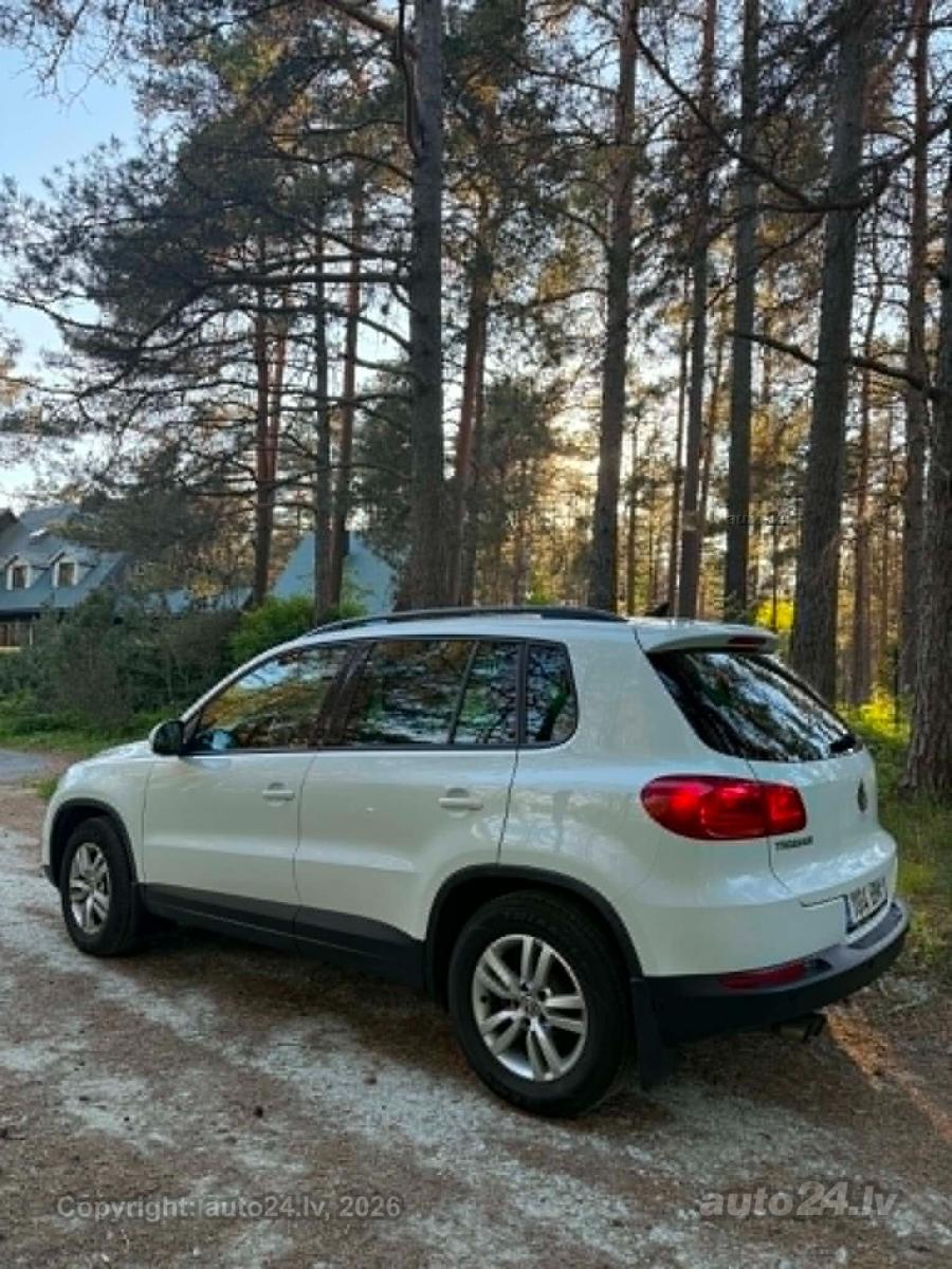 White Volkswagen Tiguan 2014 in Tallinn, with an engine capacity of 1.40 L and mileage of 165 thousand km for 9900 €, photo 5 on AUTOMOTO.COM.LV