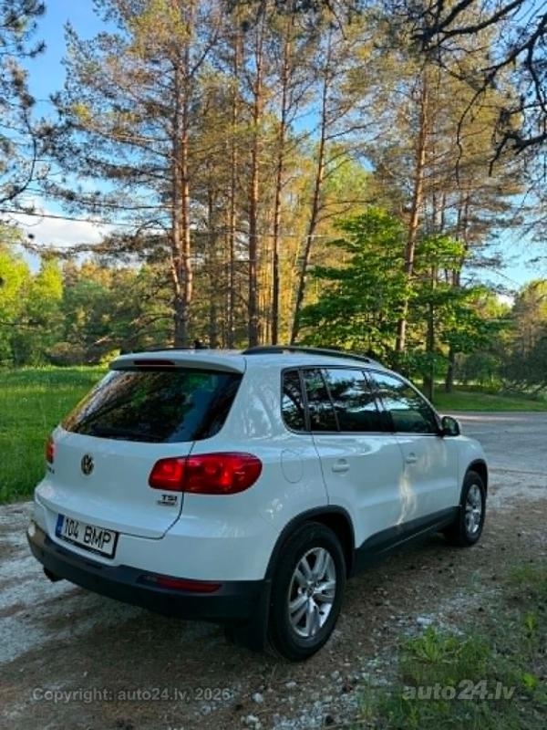 White Volkswagen Tiguan 2014 in Tallinn, with an engine capacity of 1.40 L and mileage of 165 thousand km for 9900 €, photo 5 on AUTOMOTO.COM.LV