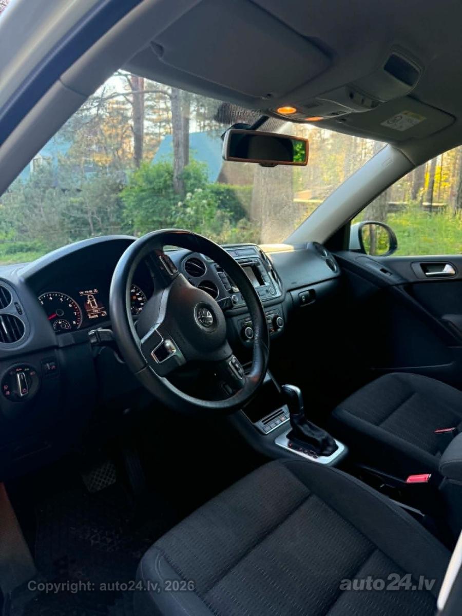 White Volkswagen Tiguan 2014 in Tallinn, with an engine capacity of 1.40 L and mileage of 165 thousand km for 9900 €, photo 7 on AUTOMOTO.COM.LV