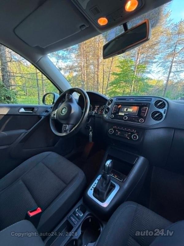 White Volkswagen Tiguan 2014 in Tallinn, with an engine capacity of 1.40 L and mileage of 165 thousand km for 9900 €, photo 8 on AUTOMOTO.COM.LV