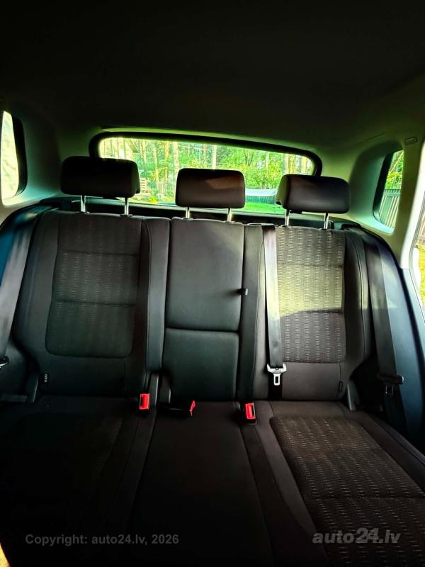 White Volkswagen Tiguan 2014 in Tallinn, with an engine capacity of 1.40 L and mileage of 165 thousand km for 9900 €, photo 9 on AUTOMOTO.COM.LV