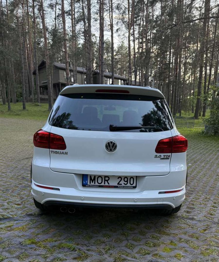 White Volkswagen Tiguan 2014 in Moletai, with an engine capacity of 1.97 L and mileage of 137 thousand km for 12700 €, photo 5 on AUTOMOTO.COM.LV