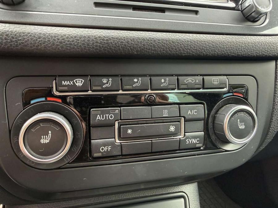 White Volkswagen Tiguan 2014 in Moletai, with an engine capacity of 1.97 L and mileage of 137 thousand km for 12700 €, photo 14 on AUTOMOTO.COM.LV