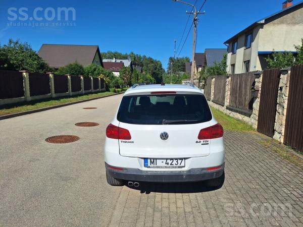 White Volkswagen Tiguan 2014 in Riga, with an engine capacity of 2.00 L and mileage of 334 thousand km for 10000 €, photo 4 on AUTOMOTO.COM.LV