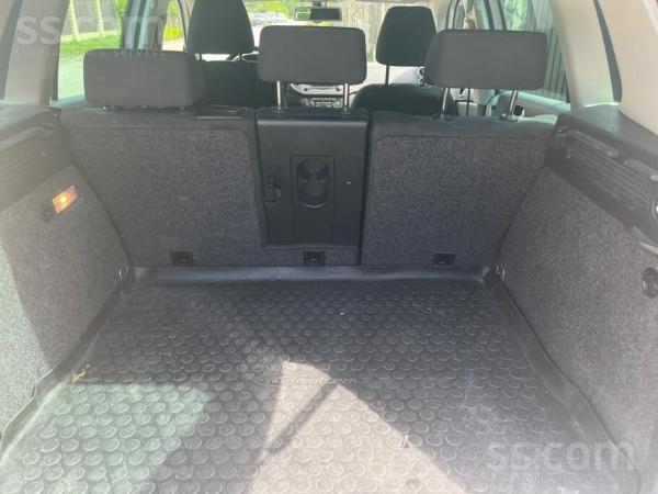 White Volkswagen Tiguan 2014 in Riga, with an engine capacity of 2.00 L and mileage of 334 thousand km for 10000 €, photo 8 on AUTOMOTO.COM.LV