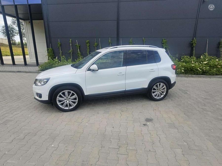 Balts Volkswagen Tiguan 2014 Viļņa, ar dzinēja tilpumu 2.00 L un nobraukumu 241 tūkst. km par 8350 €, foto 4 vietnē AUTOMOTO.COM.LV