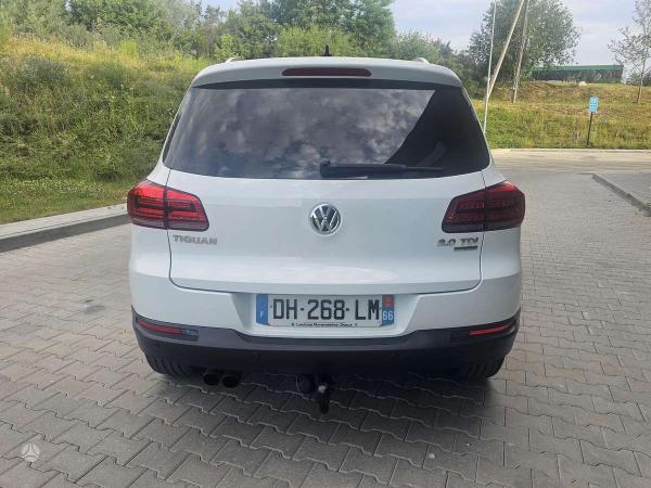 White Volkswagen Tiguan 2014 in Vilnius, with an engine capacity of 2.00 L and mileage of 241 thousand km for 8350 €, photo 5 on AUTOMOTO.COM.LV