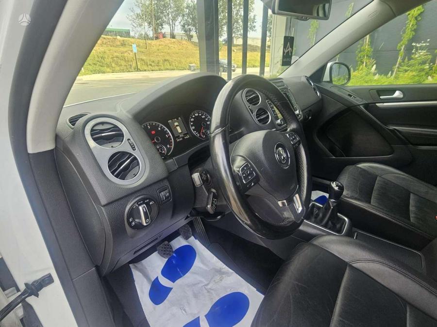 Balts Volkswagen Tiguan 2014 Viļņa, ar dzinēja tilpumu 2.00 L un nobraukumu 241 tūkst. km par 8350 €, foto 13 vietnē AUTOMOTO.COM.LV