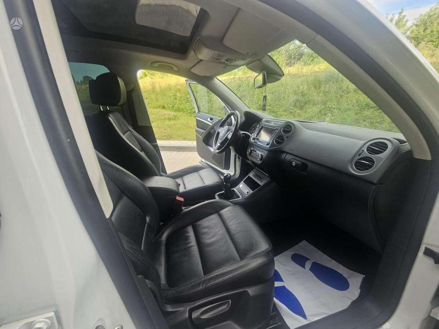Balts Volkswagen Tiguan 2014 Viļņa, ar dzinēja tilpumu 2.00 L un nobraukumu 241 tūkst. km par 8350 €, foto 22 vietnē AUTOMOTO.COM.LV