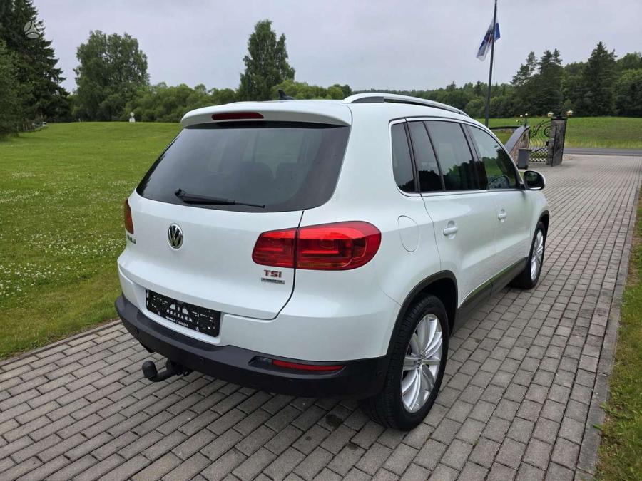 White Volkswagen Tiguan 2014 in Telschi, with an engine capacity of 1.39 L and mileage of 220 thousand km for 9200 €, photo 4 on AUTOMOTO.COM.LV
