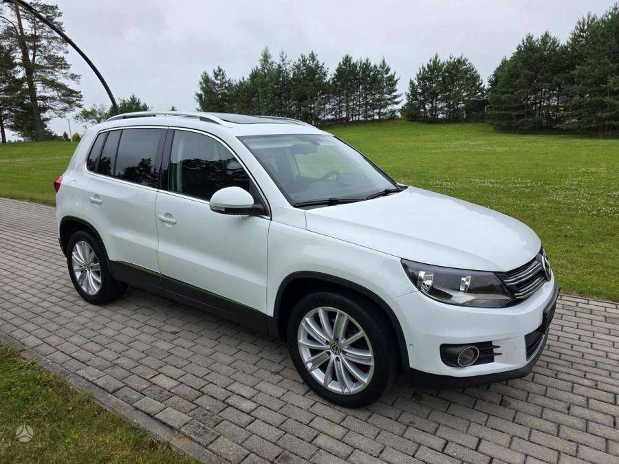 White Volkswagen Tiguan 2014 in Telschi, with an engine capacity of 1.39 L and mileage of 220 thousand km for 9200 €, photo 9 on AUTOMOTO.COM.LV