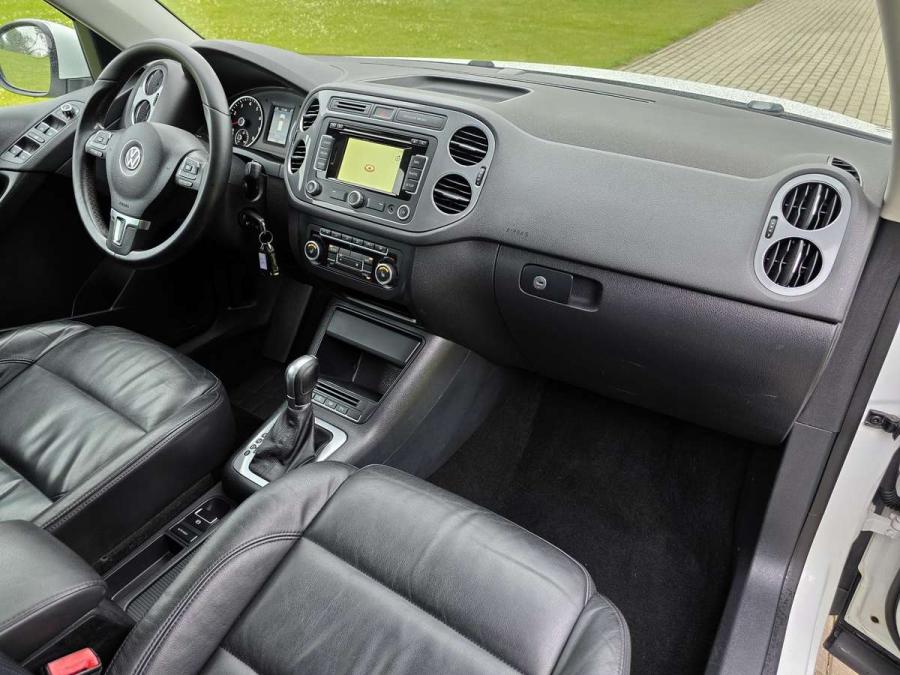 White Volkswagen Tiguan 2014 in Telschi, with an engine capacity of 1.39 L and mileage of 220 thousand km for 9200 €, photo 20 on AUTOMOTO.COM.LV