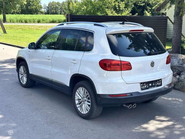 White Volkswagen Tiguan 2014 in Marijampole, with an engine capacity of 1.97 L and mileage of 136 thousand km for 8700 €, photo 4 on AUTOMOTO.COM.LV