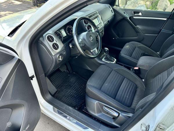 White Volkswagen Tiguan 2014 in Marijampole, with an engine capacity of 1.97 L and mileage of 136 thousand km for 8700 €, photo 6 on AUTOMOTO.COM.LV