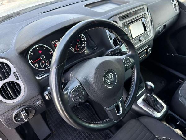 White Volkswagen Tiguan 2014 in Marijampole, with an engine capacity of 1.97 L and mileage of 136 thousand km for 8700 €, photo 8 on AUTOMOTO.COM.LV