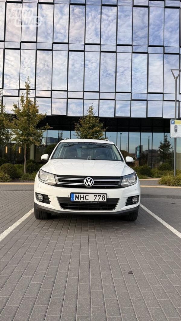 Volkswagen Tiguan 2014 in Vilnius on AUTOMOTO.COM.LV White Volkswagen Tiguan 2014 in Vilnius, with an engine capacity of 2.00 L and mileage of 207 thousand km for 9800 €, photo 4 on AUTOMOTO.COM.LV