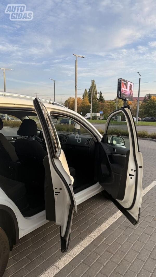 Volkswagen Tiguan 2014 in Vilnius on AUTOMOTO.COM.LV White Volkswagen Tiguan 2014 in Vilnius, with an engine capacity of 2.00 L and mileage of 207 thousand km for 9800 €, photo 8 on AUTOMOTO.COM.LV