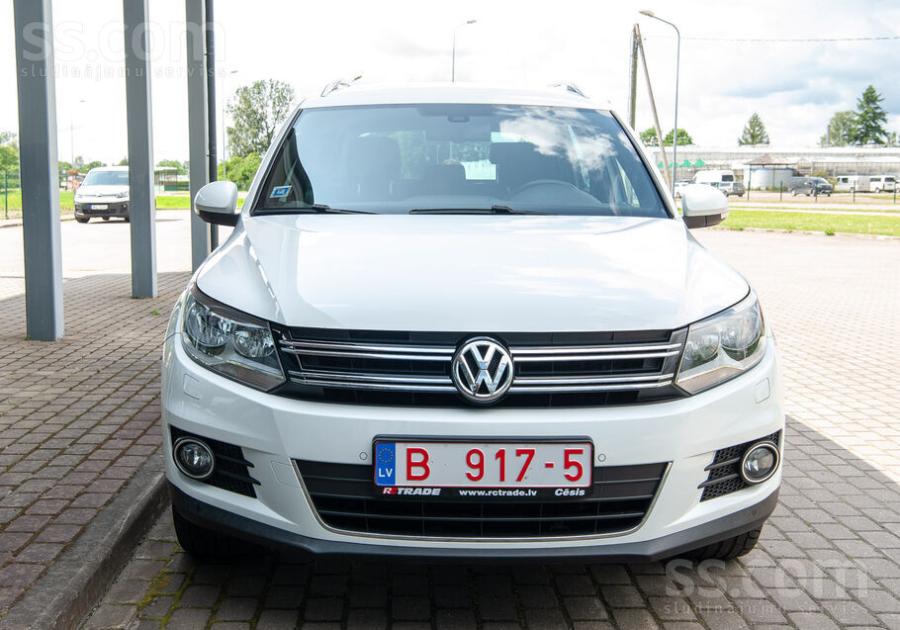 White Volkswagen Tiguan 2015 in Cesis, with an engine capacity of 2.00 L and mileage of 136 thousand km for 11500 €, photo 1 on AUTOMOTO.COM.LV