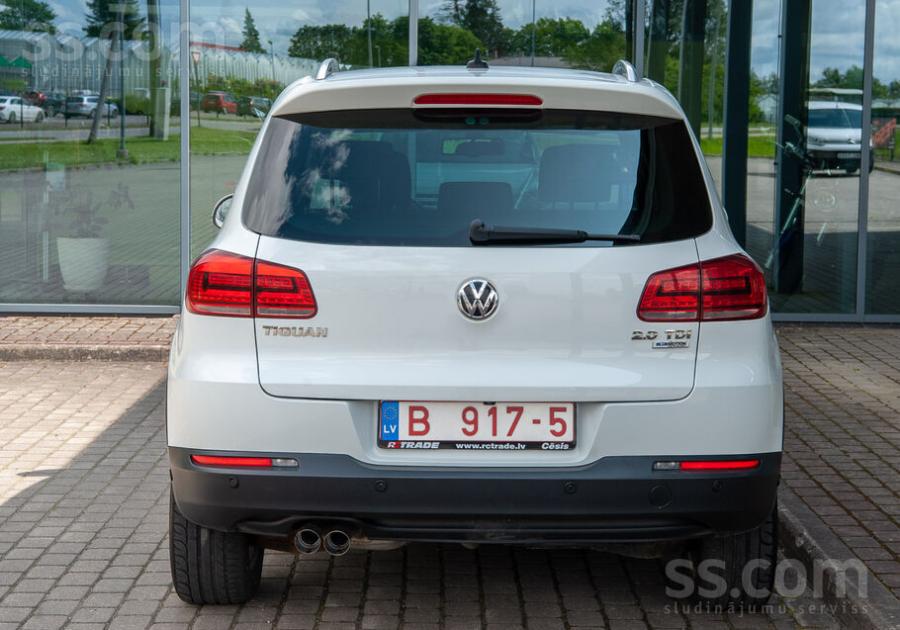 White Volkswagen Tiguan 2015 in Cesis, with an engine capacity of 2.00 L and mileage of 136 thousand km for 11500 €, photo 5 on AUTOMOTO.COM.LV