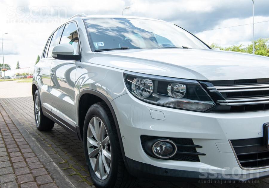White Volkswagen Tiguan 2015 in Cesis, with an engine capacity of 2.00 L and mileage of 136 thousand km for 11500 €, photo 8 on AUTOMOTO.COM.LV