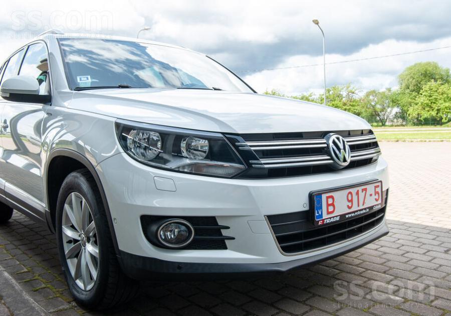 White Volkswagen Tiguan 2015 in Cesis, with an engine capacity of 2.00 L and mileage of 136 thousand km for 11500 €, photo 9 on AUTOMOTO.COM.LV