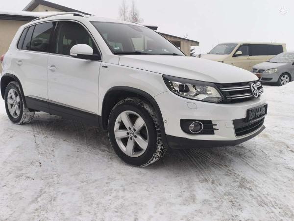 White Volkswagen Tiguan 2015 in Kedainiai, with an engine capacity of 1.97 L and mileage of 242 thousand km for 10950 €, photo 1 on AUTOMOTO.COM.LV