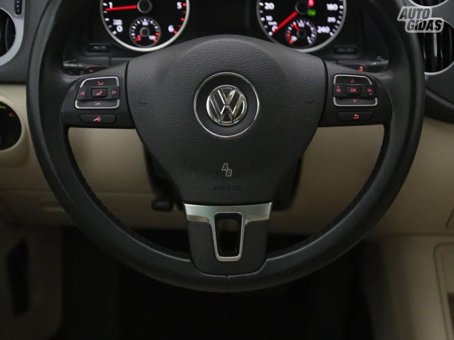 Balts Volkswagen Tiguan 2015 Viļņa, ar dzinēja tilpumu 2.00 L un nobraukumu 234 tūkst. km par 13599 €, foto 19 vietnē AUTOMOTO.COM.LV
