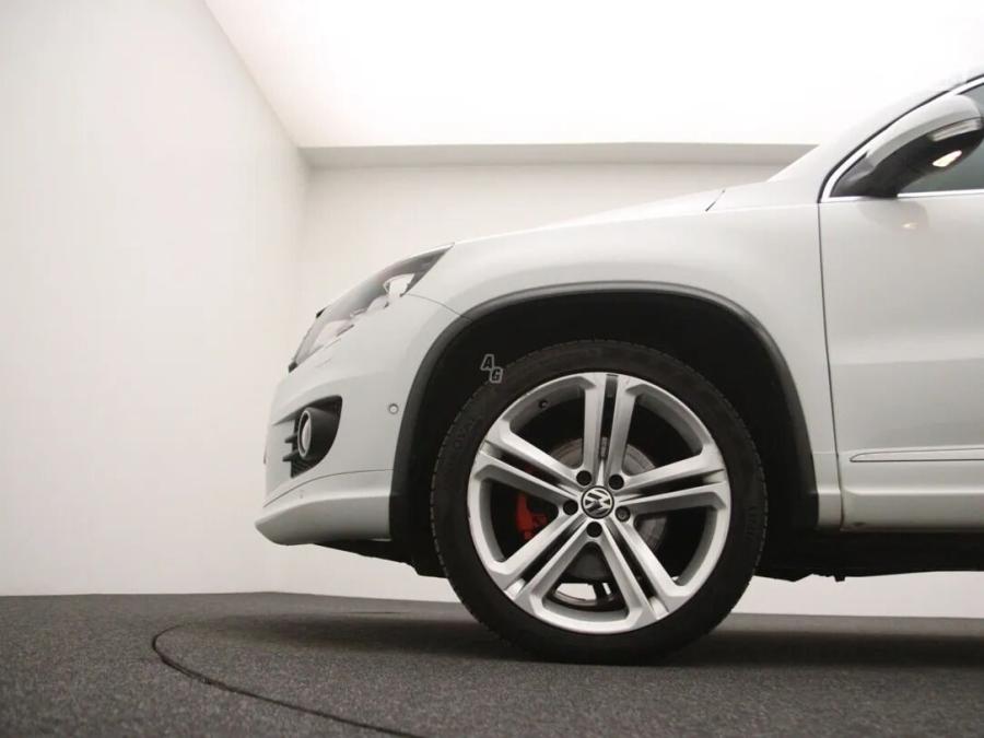 Balts Volkswagen Tiguan 2015 Viļņa, ar dzinēja tilpumu 2.00 L un nobraukumu 234 tūkst. km par 13599 €, foto 29 vietnē AUTOMOTO.COM.LV