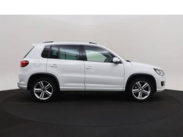 White Volkswagen Tiguan 2015 in Panevezys, with an engine capacity of 1.40 L and mileage of 267 thousand km for 7700 €, photo 6 on AUTOMOTO.COM.LV