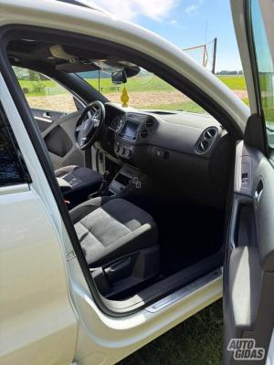 White Volkswagen Tiguan 2015 in Panevezys, with an engine capacity of 1.40 L and mileage of 267 thousand km for 8150 €, photo 19 on AUTOMOTO.COM.LV