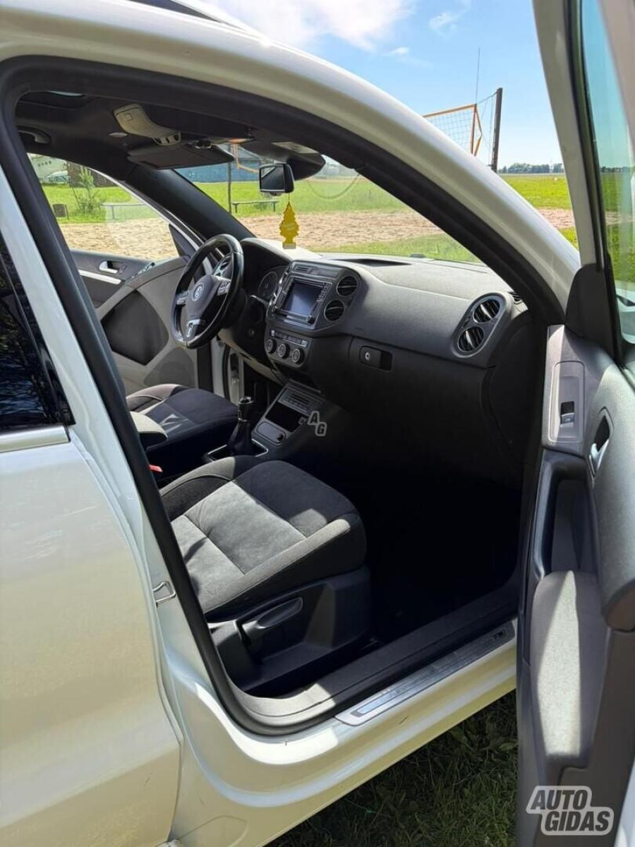 White Volkswagen Tiguan 2015 in Panevezys, with an engine capacity of 1.40 L and mileage of 267 thousand km for 8150 €, photo 19 on AUTOMOTO.COM.LV